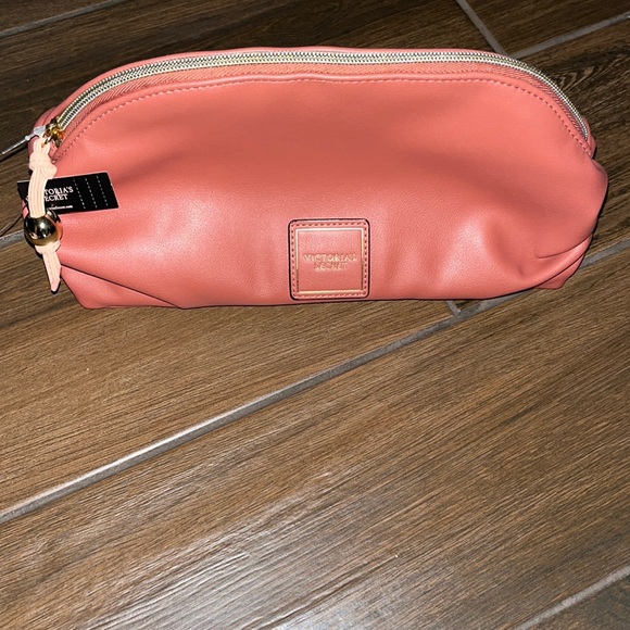 Victoria's Secret | Makeup | Nwt Victorias Secret Rose Large Makeup Bag ...